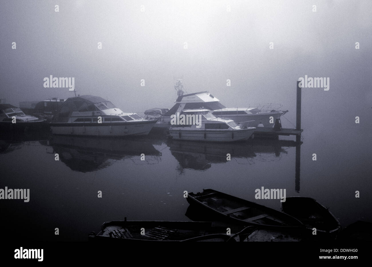 River thames in the mist hi-res stock photography and images - Alamy