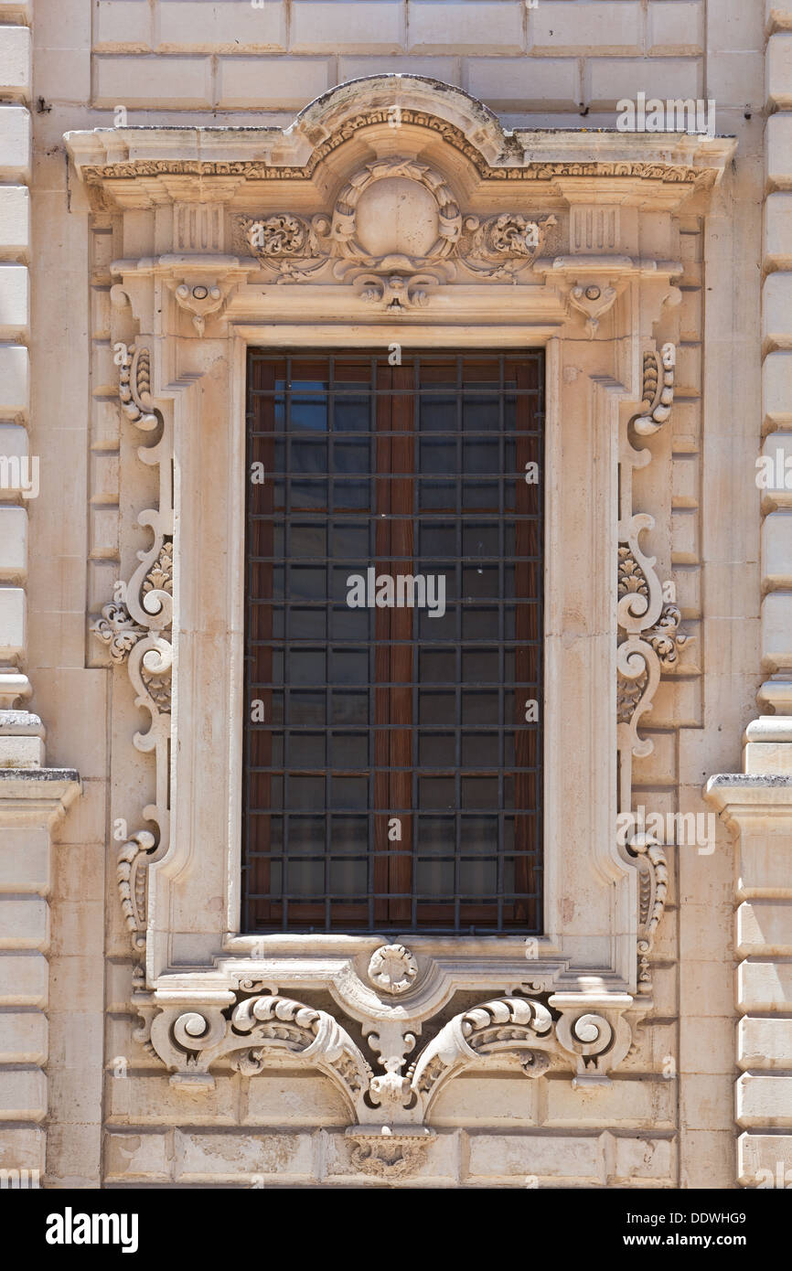 Baroque palazzo window hi-res stock photography and images - Alamy