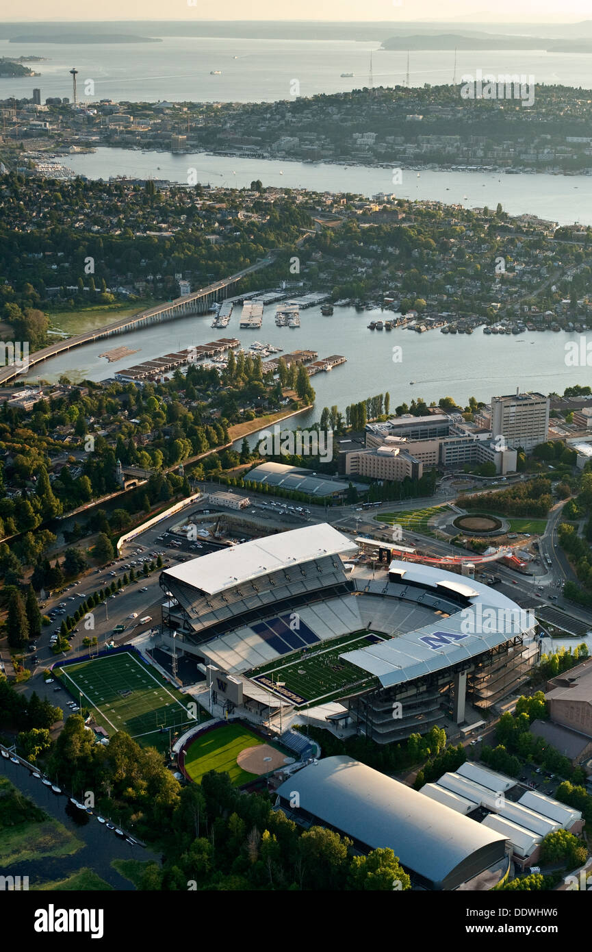 Husky stadium lake view hi-res stock photography and images - Alamy