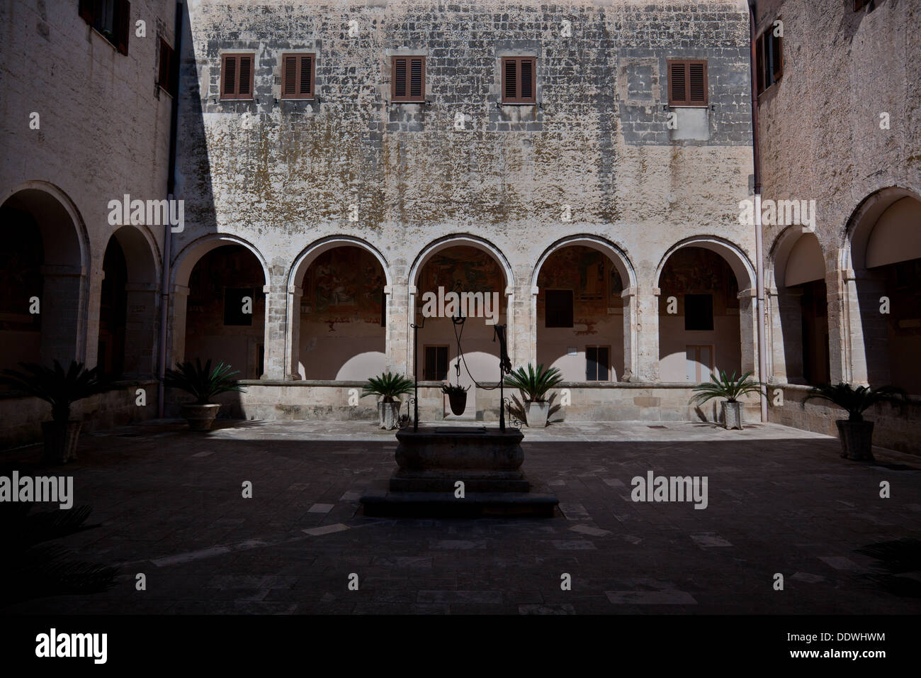 Romanesque loggia hi-res stock photography and images - Alamy