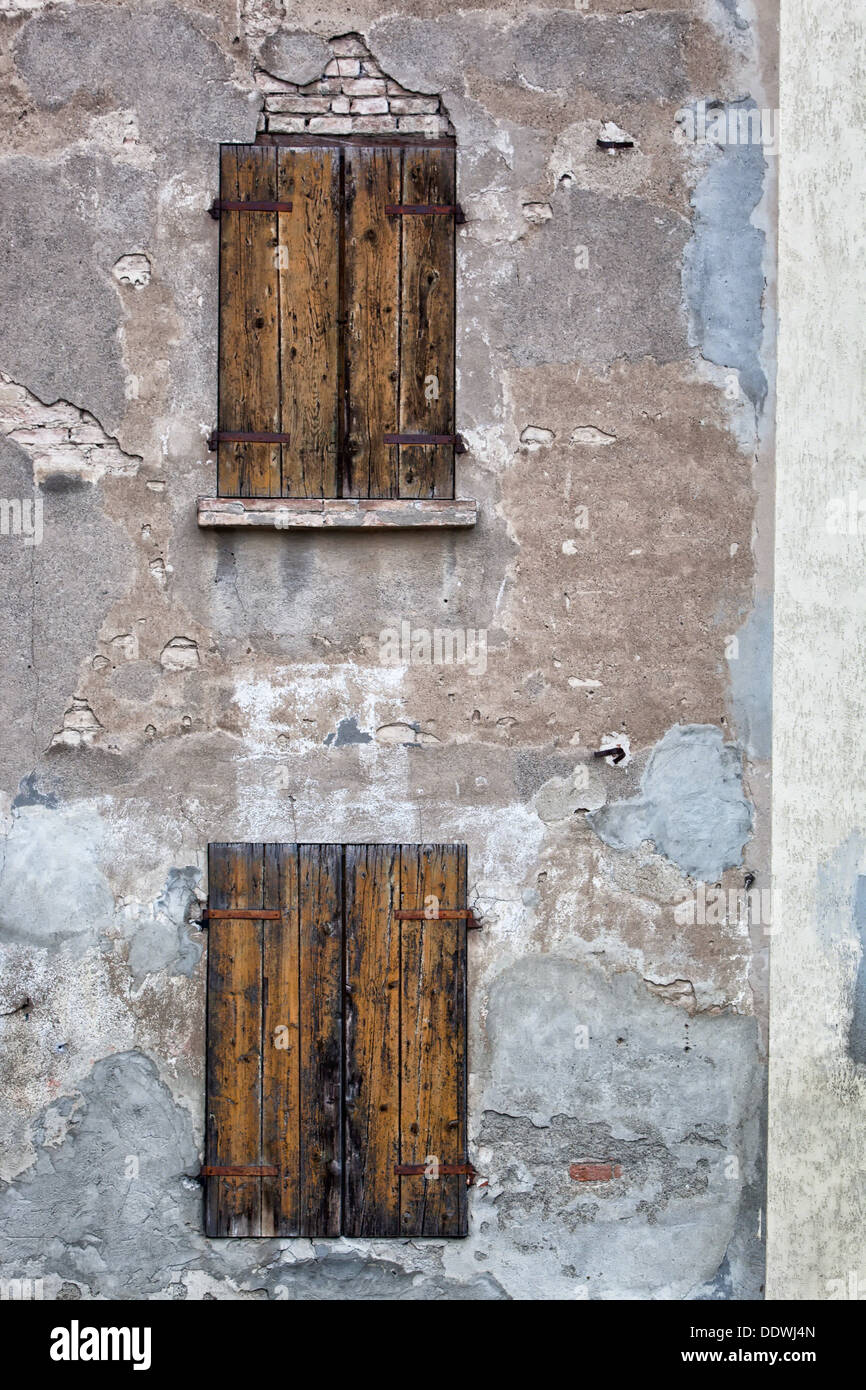 Crumbling stucco hi-res stock photography and images - Alamy