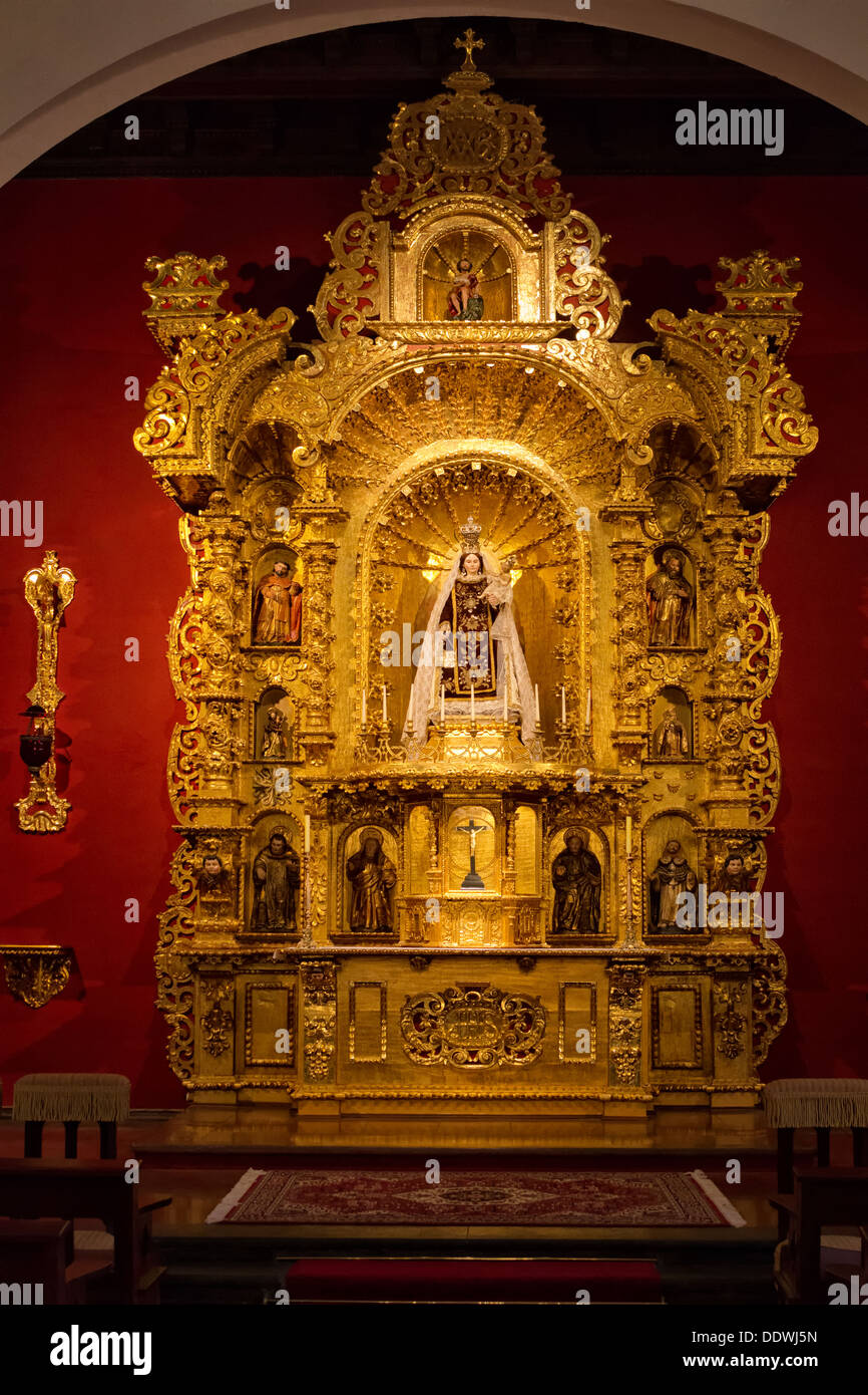 Gold altar hi-res stock photography and images - Alamy
