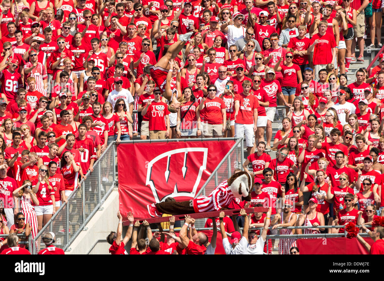 College eagles cheerleader during ncaa hi-res stock photography and ...
