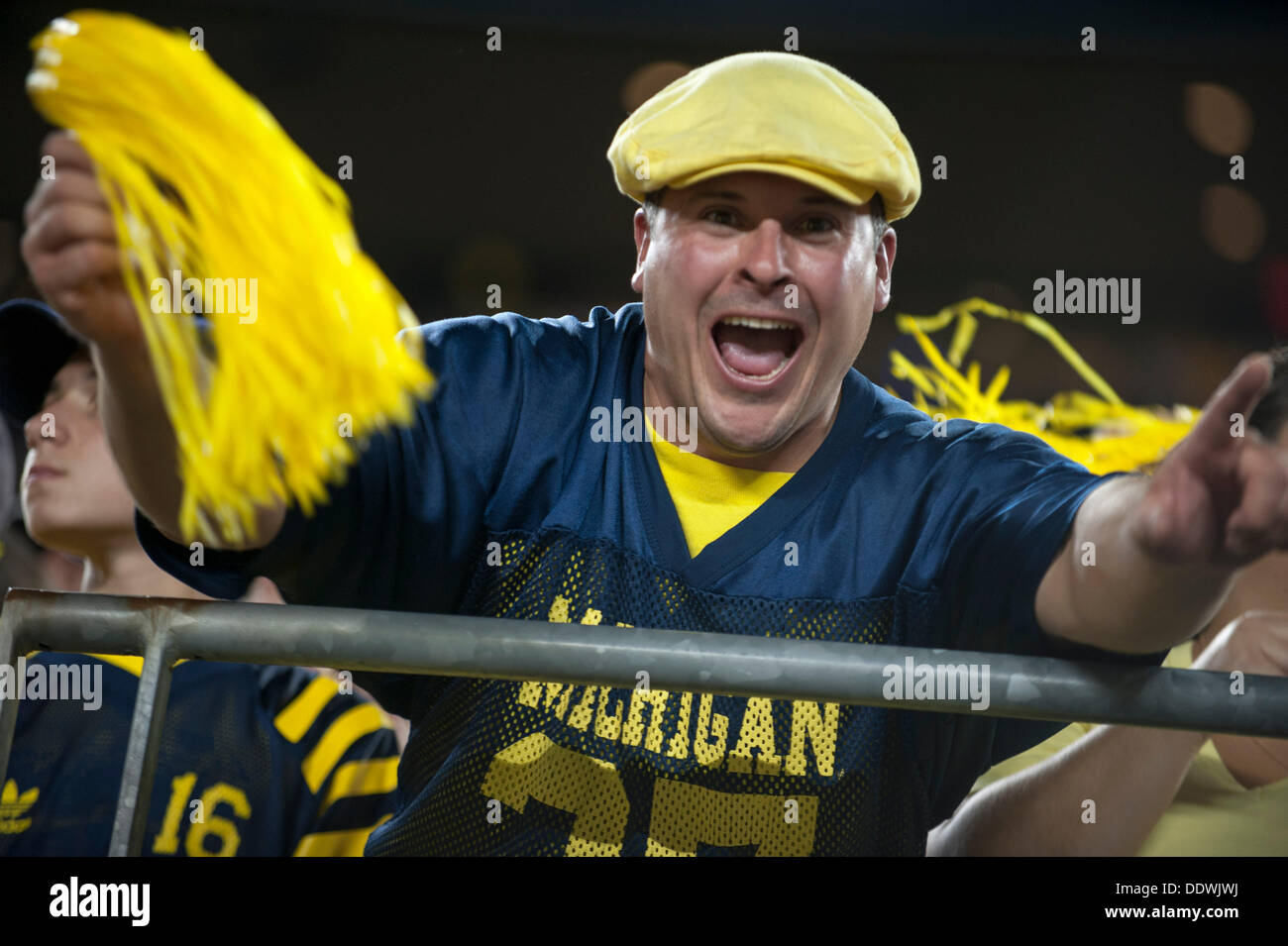 Michigan football stadium ann arbor hi-res stock photography and images ...
