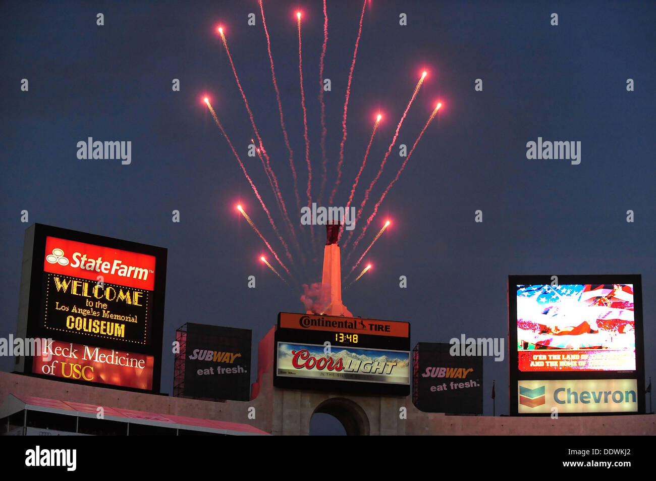Los angeles coliseum fireworks hi-res stock photography and images - Alamy