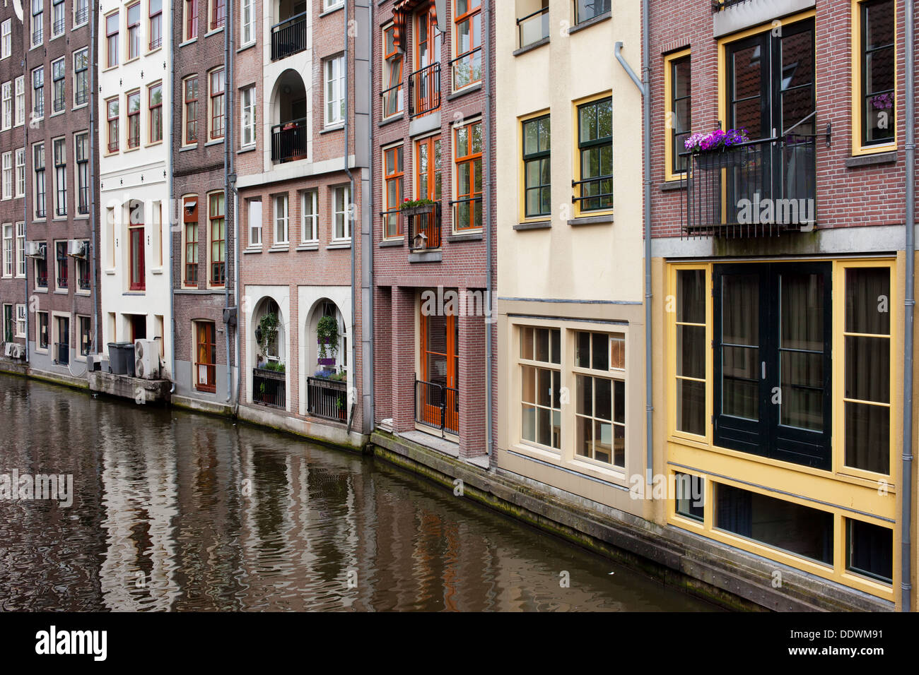 Europe netherlands amsterdam row houses hi-res stock photography and ...