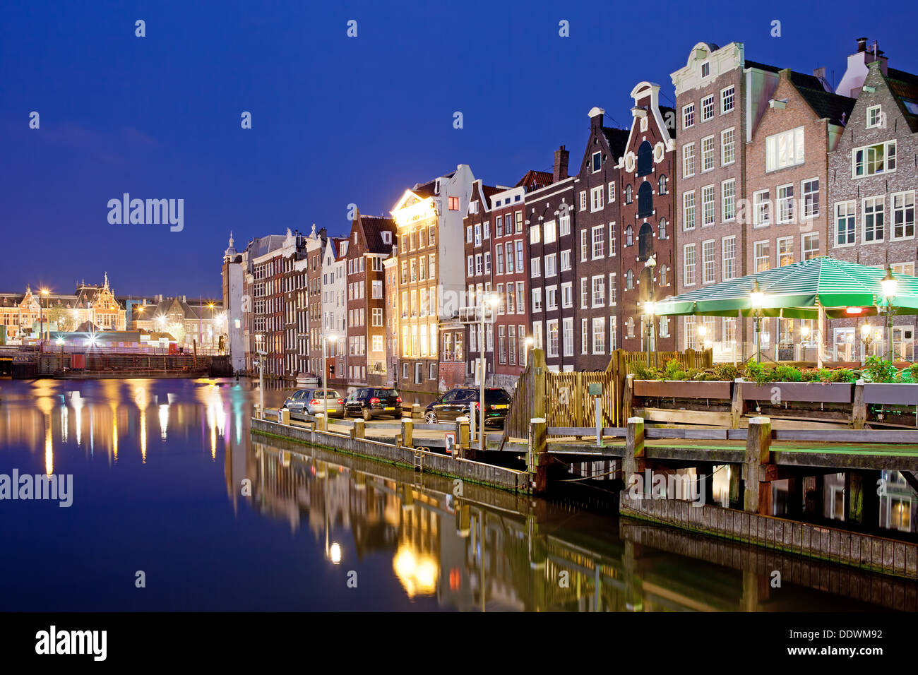 Row houses night hi-res stock photography and images - Alamy