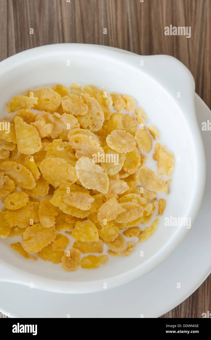 corn flake cereal with fresh milk in white bowl Stock Photo - Alamy