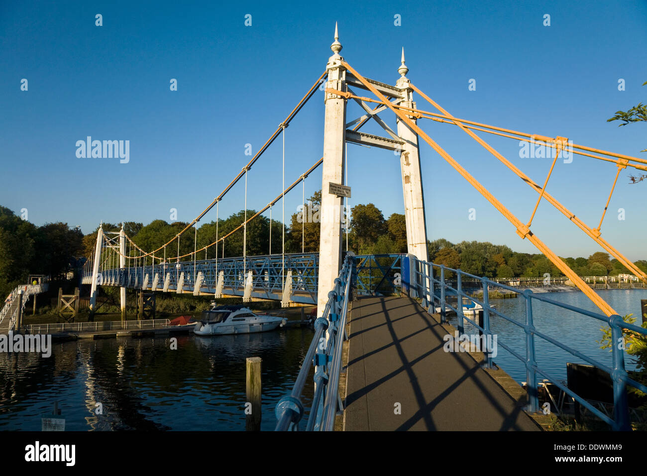 Teddington lock footbridge hi-res stock photography and images - Alamy