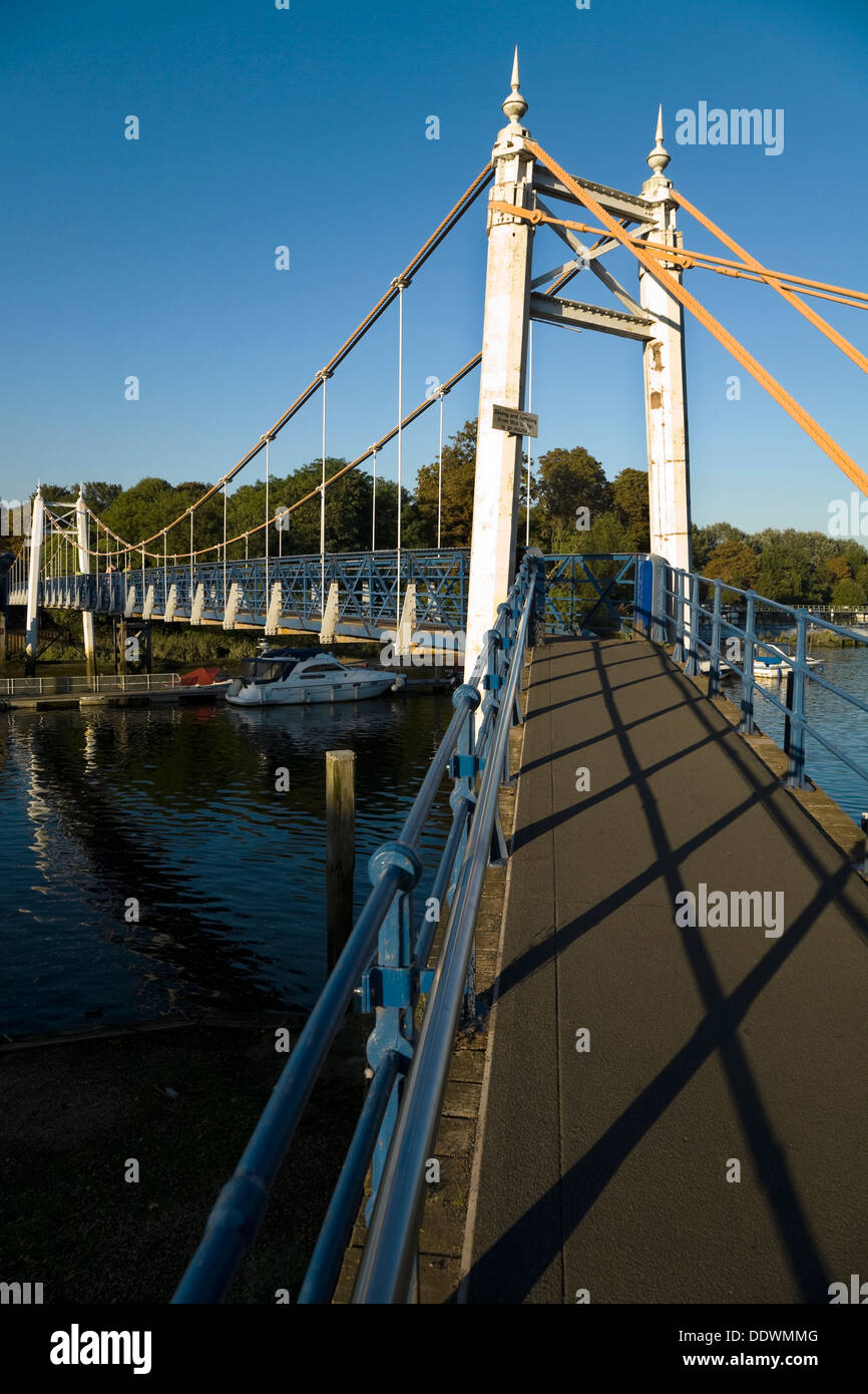 Teddington lock bridge hi-res stock photography and images - Alamy