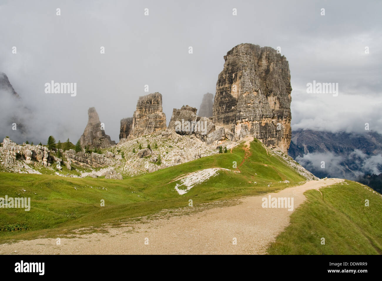 Five torri hi-res stock photography and images - Alamy