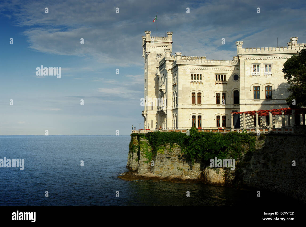 Medieval private mansion hi-res stock photography and images - Alamy