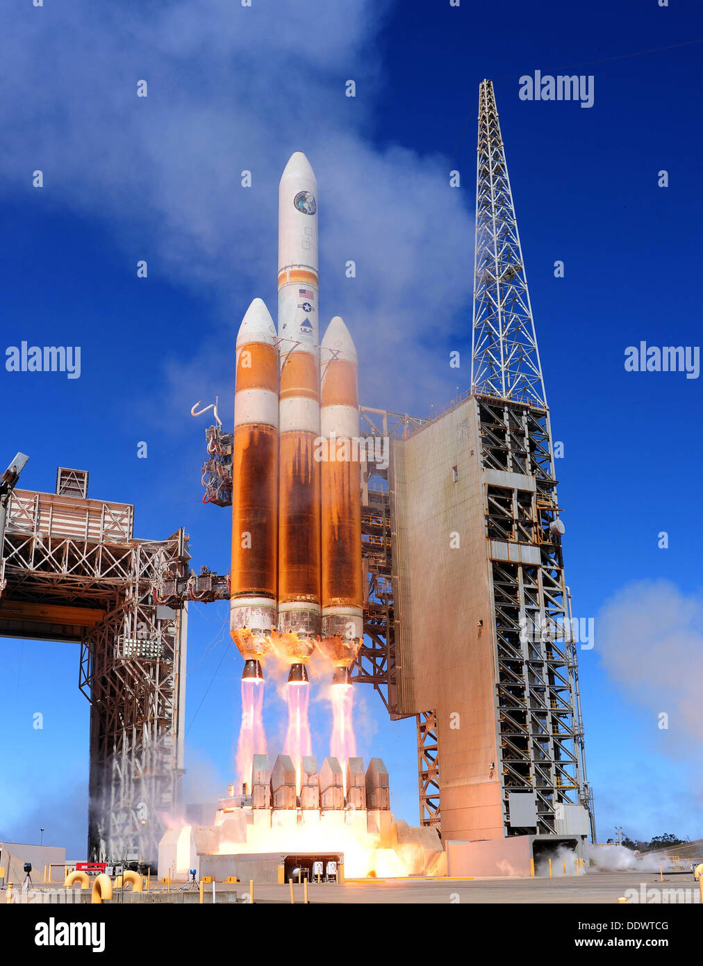 United Launch Alliance Delta IV-Heavy rocket carrying a National ...