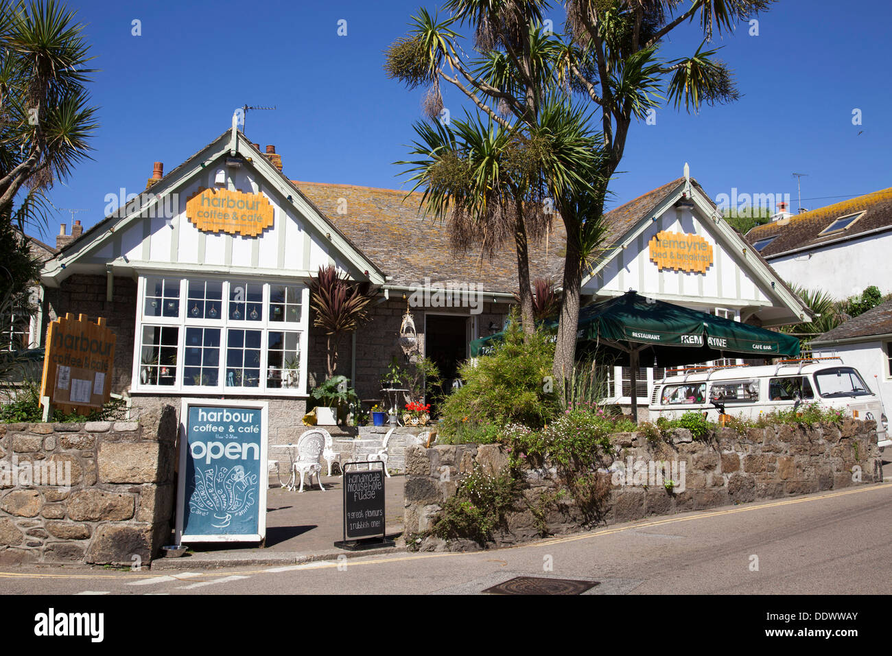 Mousehole cornwall hi-res stock photography and images - Alamy
