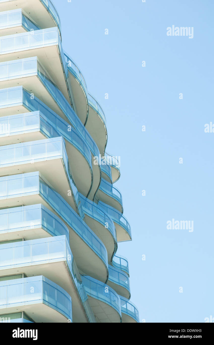 Curved glass facade hotel hi-res stock photography and images - Alamy