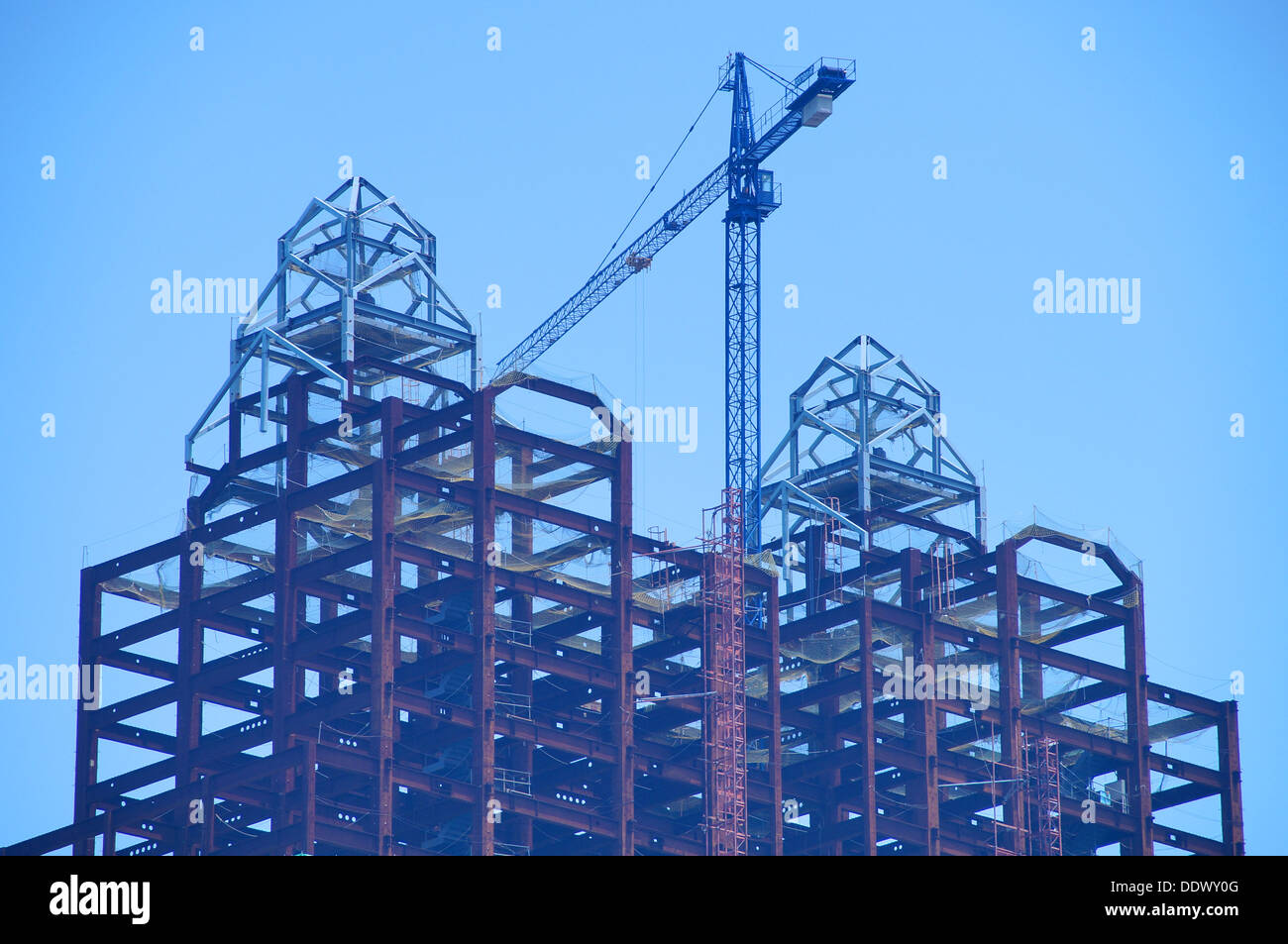 Construction skyscraper steel frame hi-res stock photography and images ...