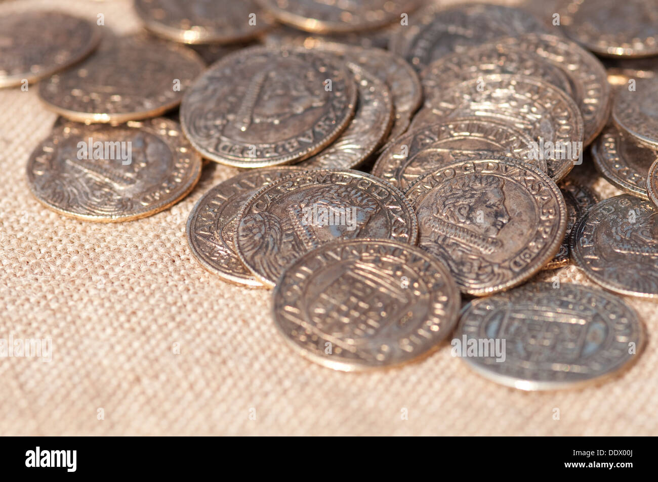 Medieval coins hi-res stock photography and images - Alamy