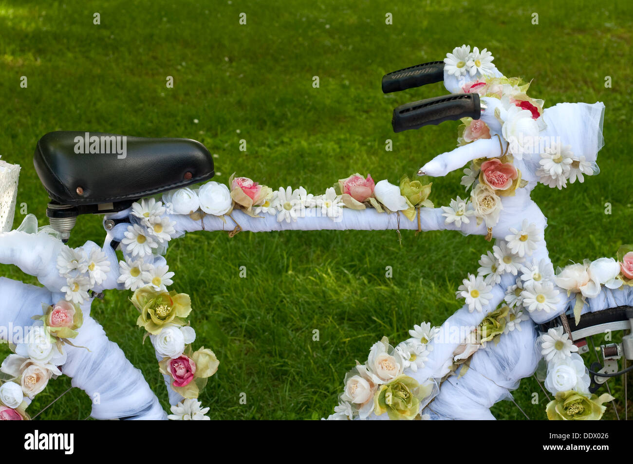 Flower decorated bicycle hi-res stock photography and images - Alamy