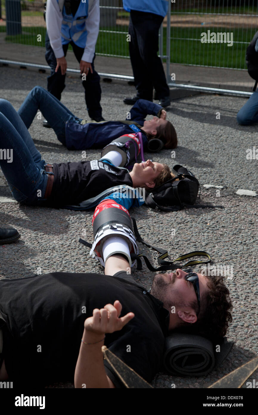 Arms locked together hi-res stock photography and images - Alamy