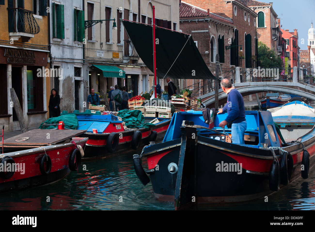 Red and blue barge hi-res stock photography and images - Alamy