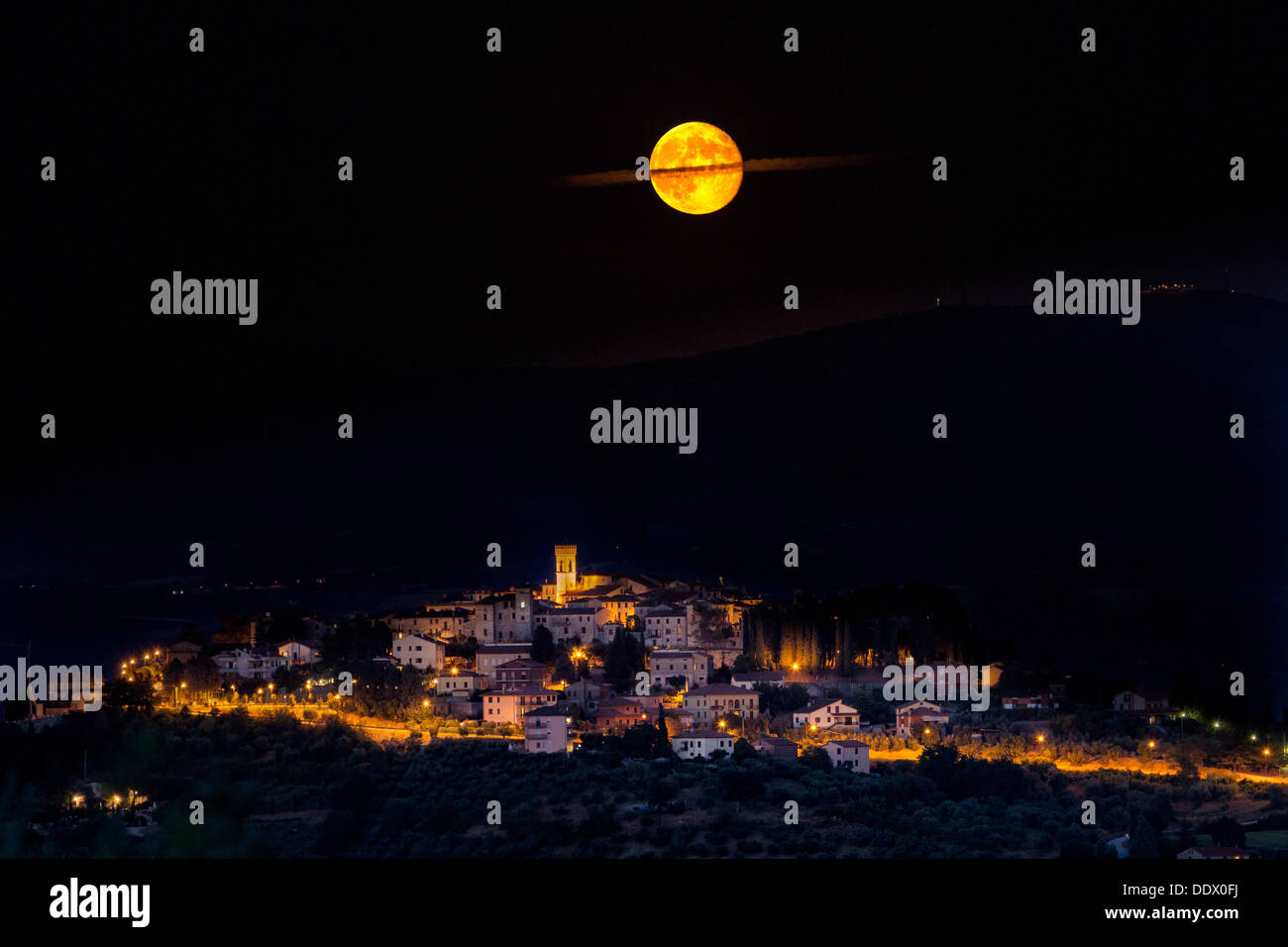 Moonrise over hill hi-res stock photography and images - Alamy