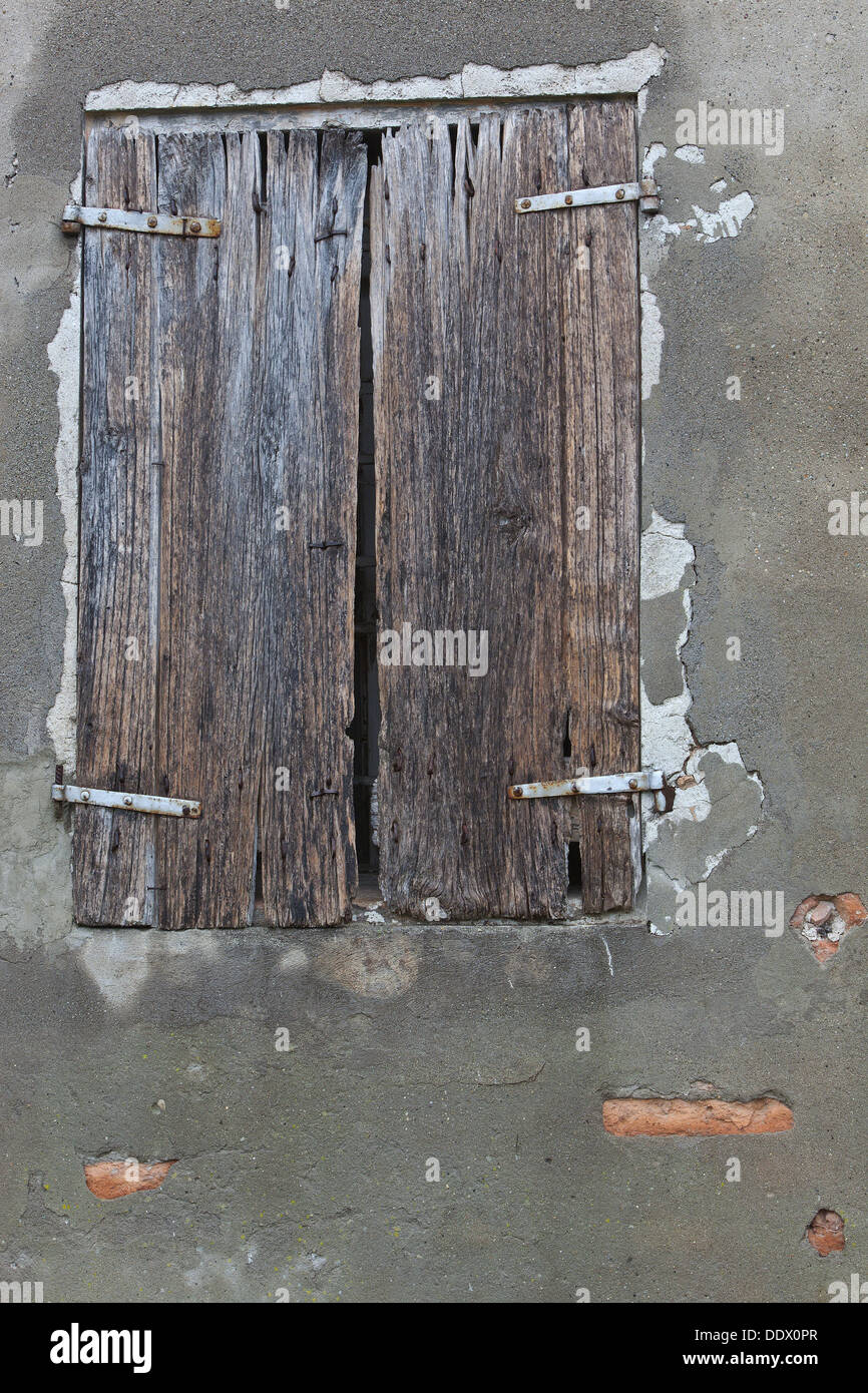 Crumbling stucco hi-res stock photography and images - Alamy