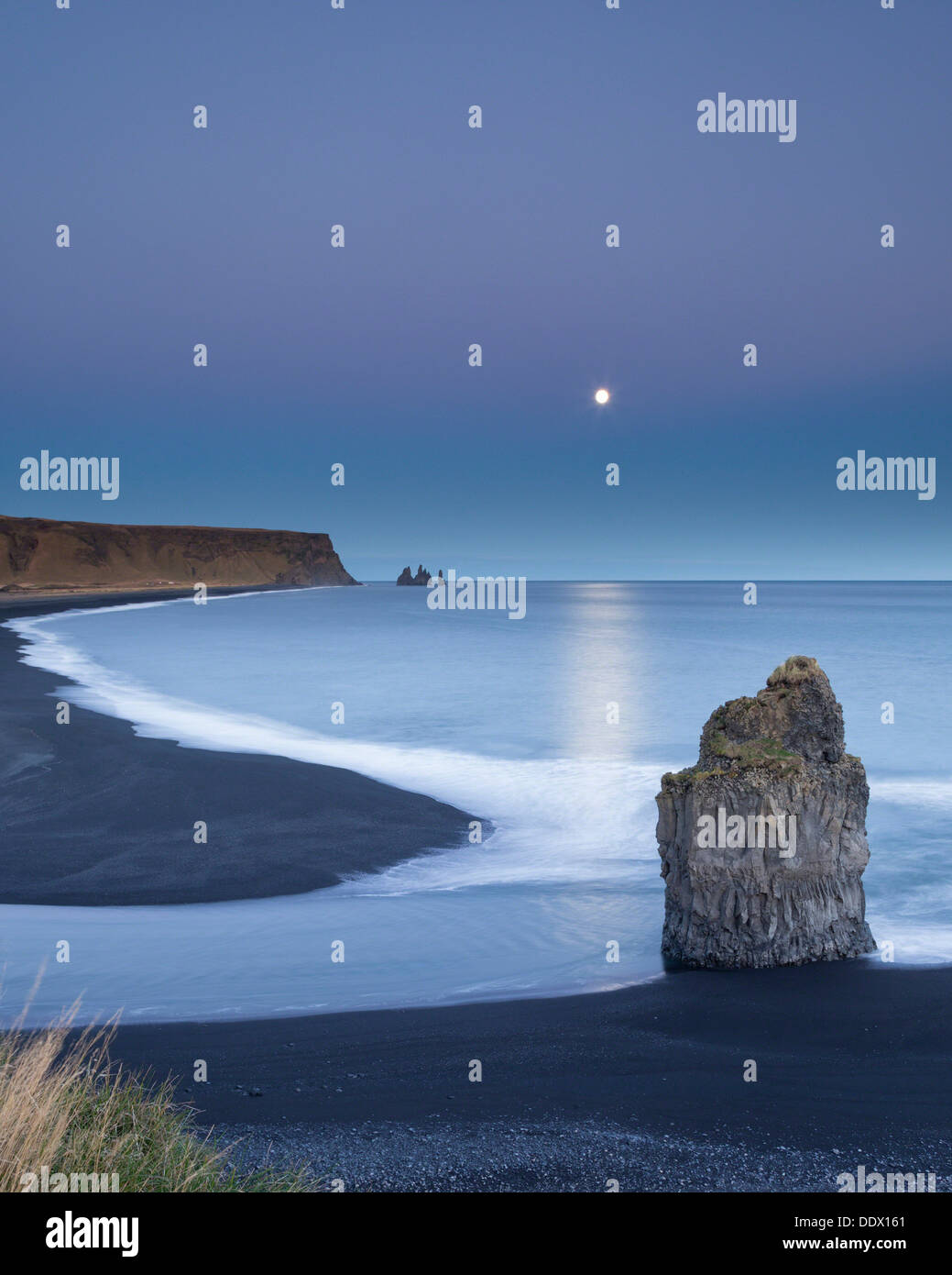 Moonrise over beach hi-res stock photography and images - Alamy