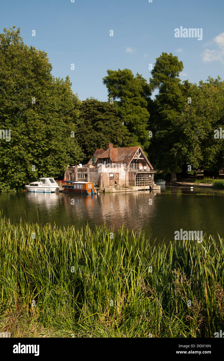 Riverside boat house Stock Photo - Alamy