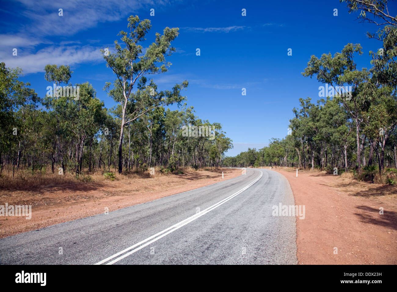 Australia northern territory road hi-res stock photography and images ...