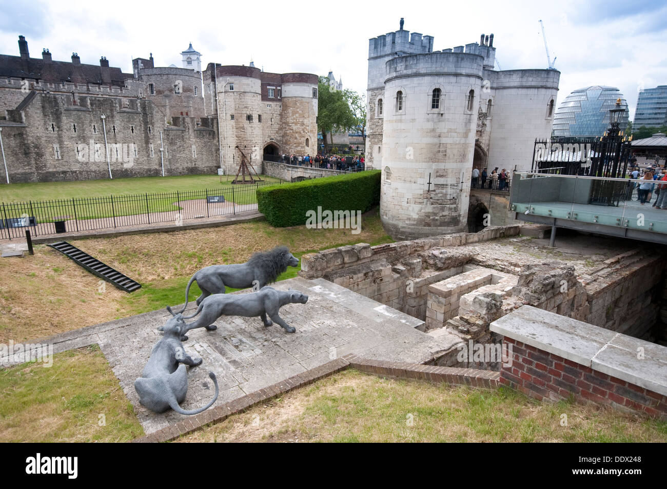 Lion tower tower of london hi-res stock photography and images - Alamy