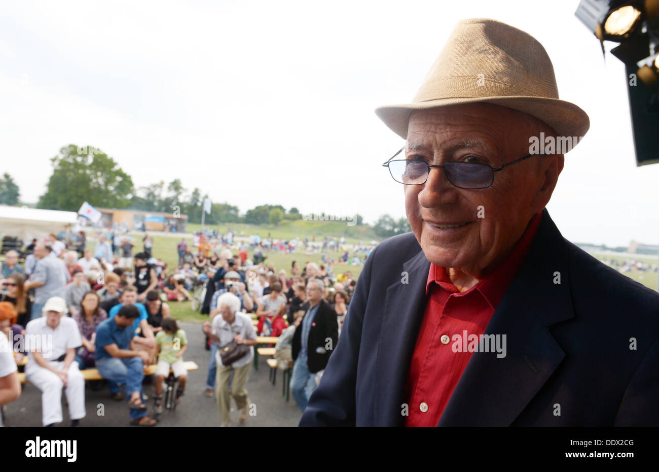 The Jewish resistance fighter Philip Bialowitz, who was involved in the ...