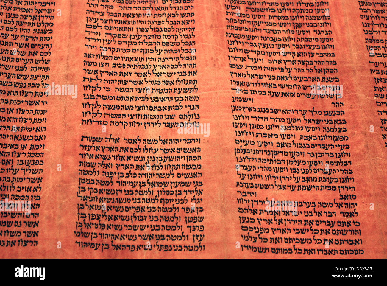 Ancient torah jewish scroll hi-res stock photography and images - Alamy