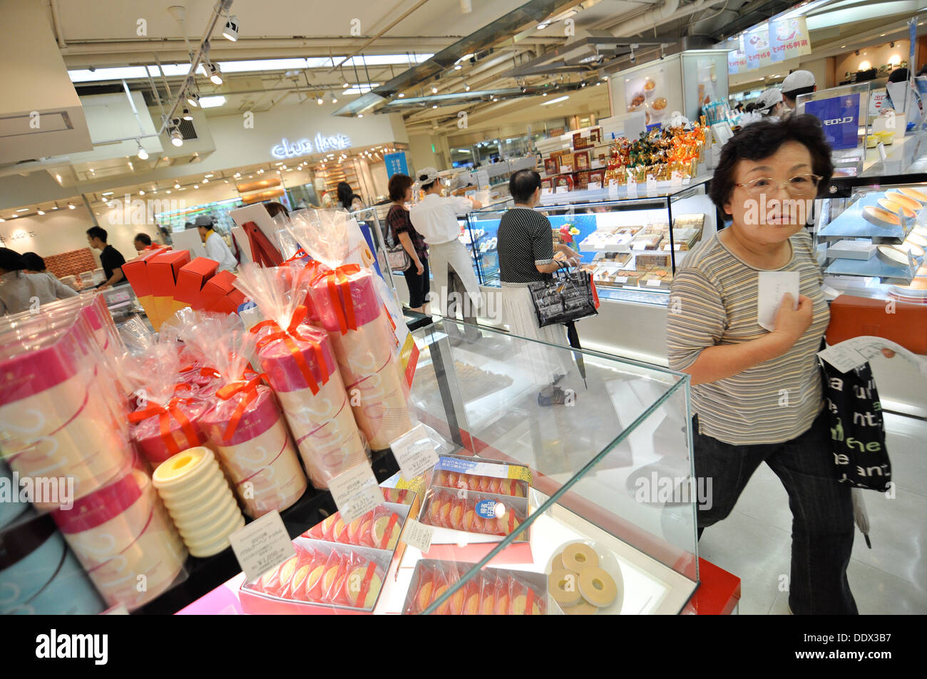 The food floor of a department store in Japan Stock Photo - Alamy