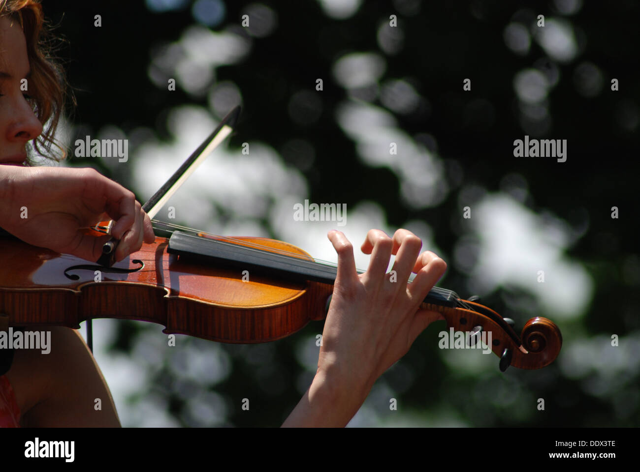 Beautiful woman playing violin hi-res stock photography and images - Alamy