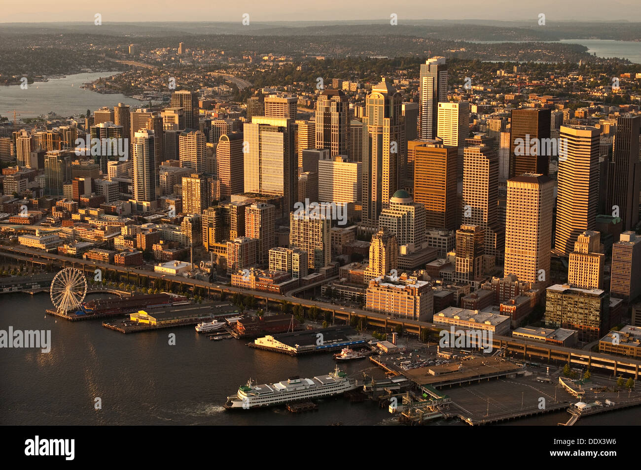 Waterfront seattle attractions hi-res stock photography and images - Alamy