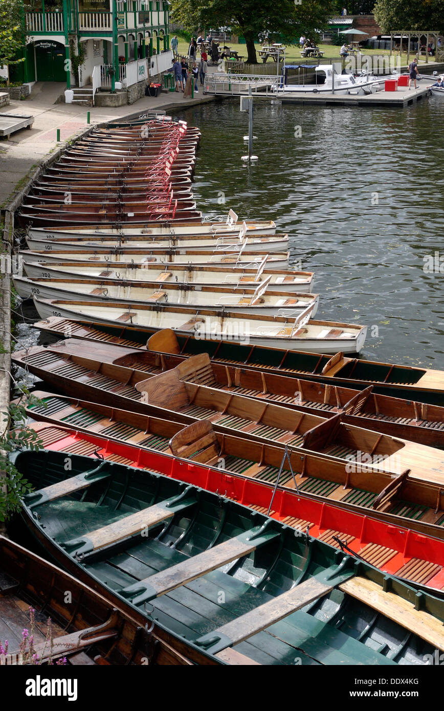 Punts and rowing boats, Stratford Upon Avon, Warwickshire, England, UK ...