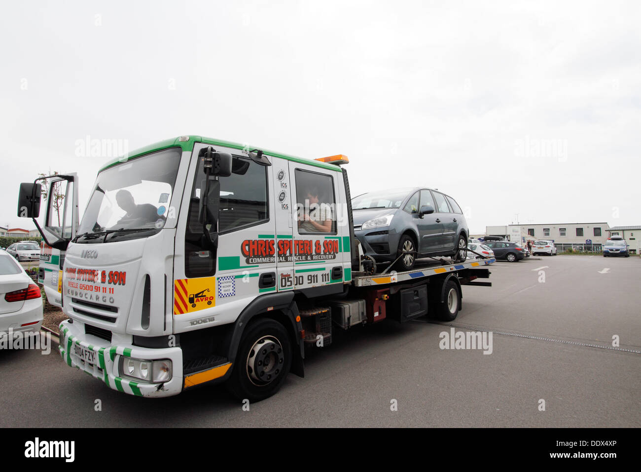 Breakdown lorry hi-res stock photography and images - Alamy