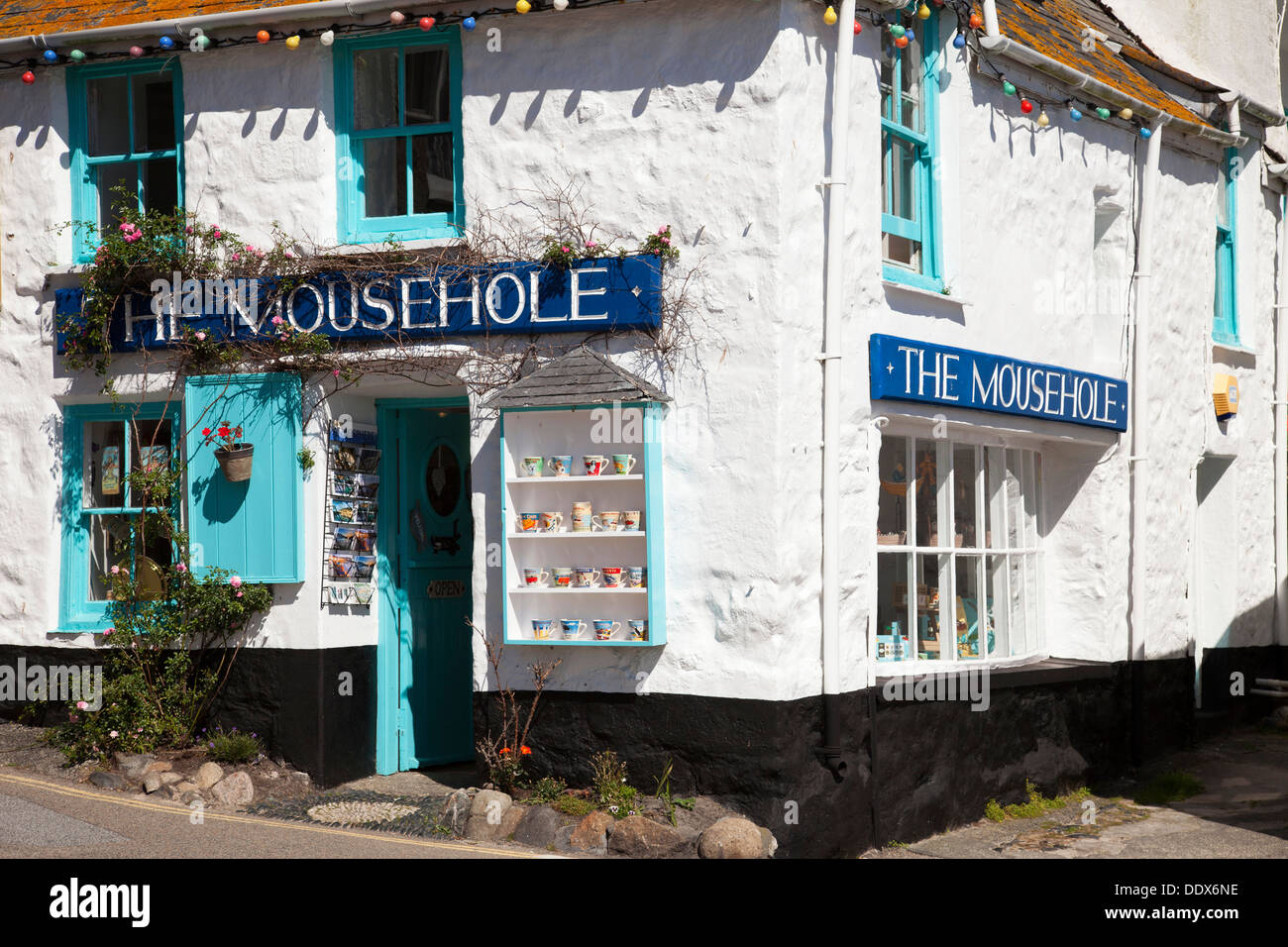 Village Cornwall Shops High Resolution Stock Photography and Images - Alamy