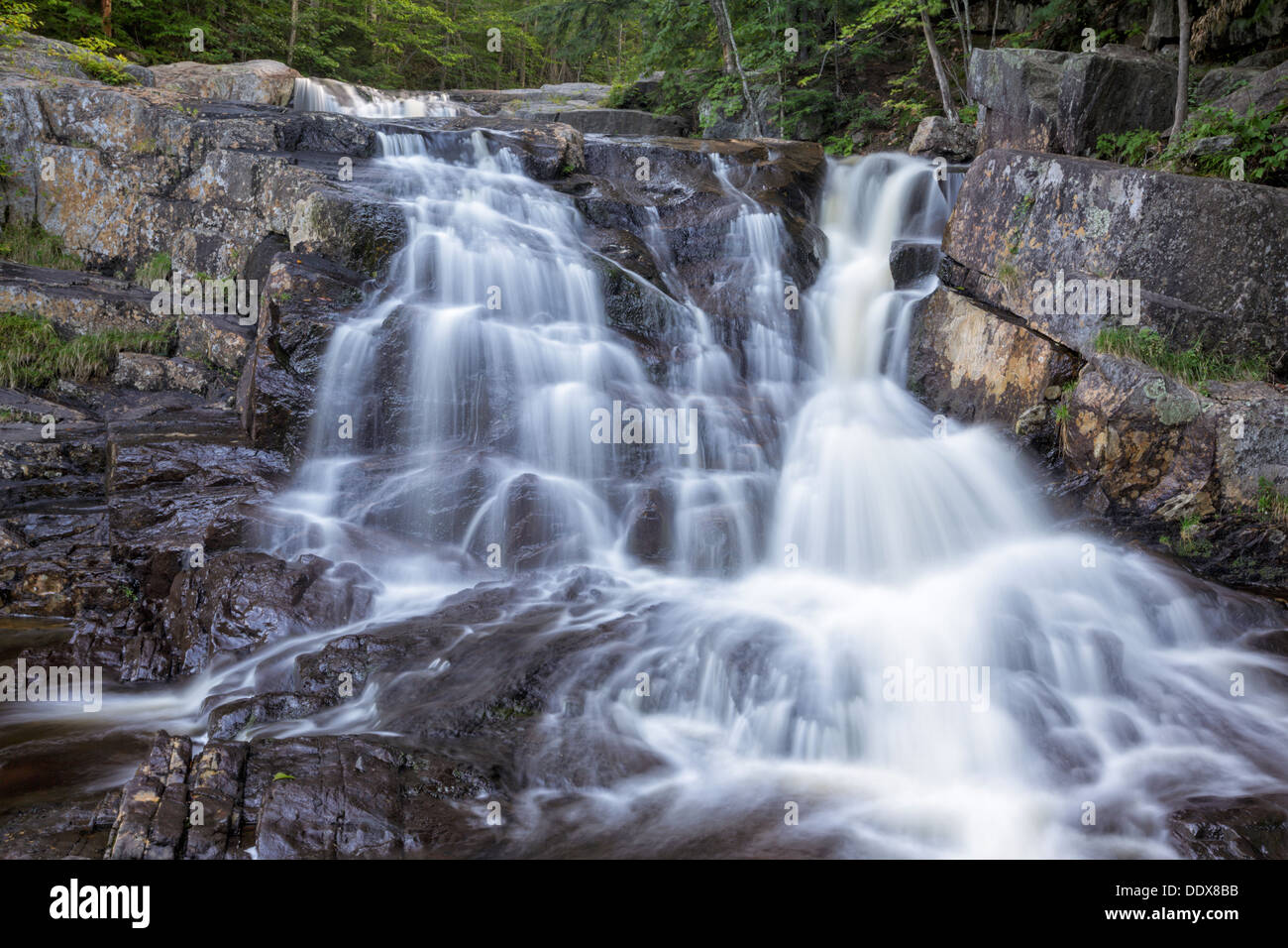 New england roadside waterfalls hi-res stock photography and images - Alamy