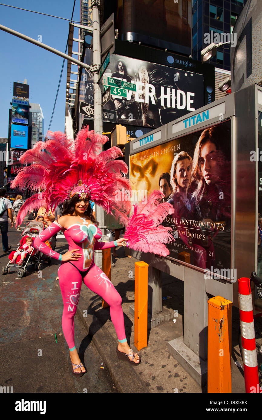 Carnival dancer hi-res stock photography and images - Alamy