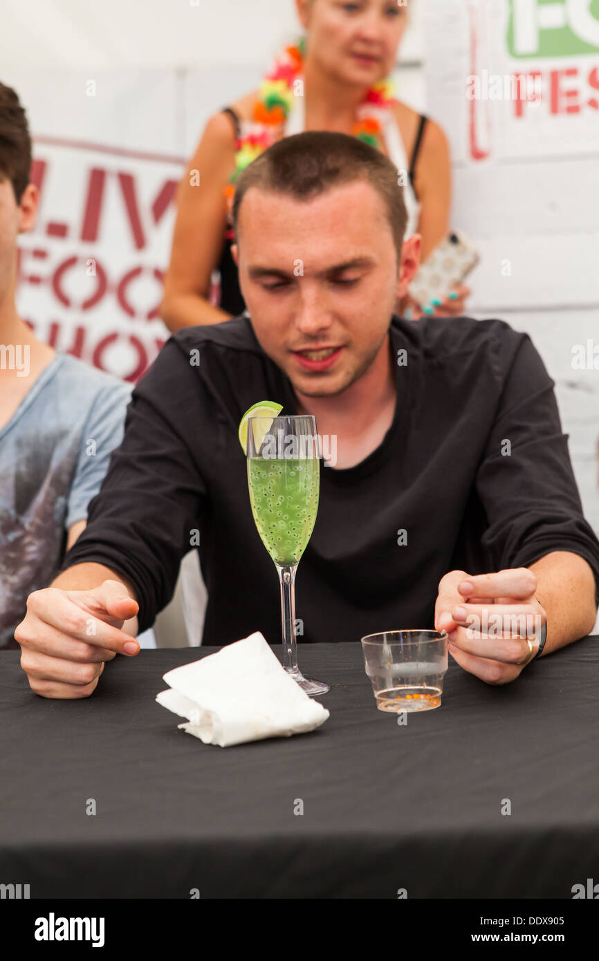 Extreme Food Challenge Kingston 2013 - Pan Dang green grass seed drink ...