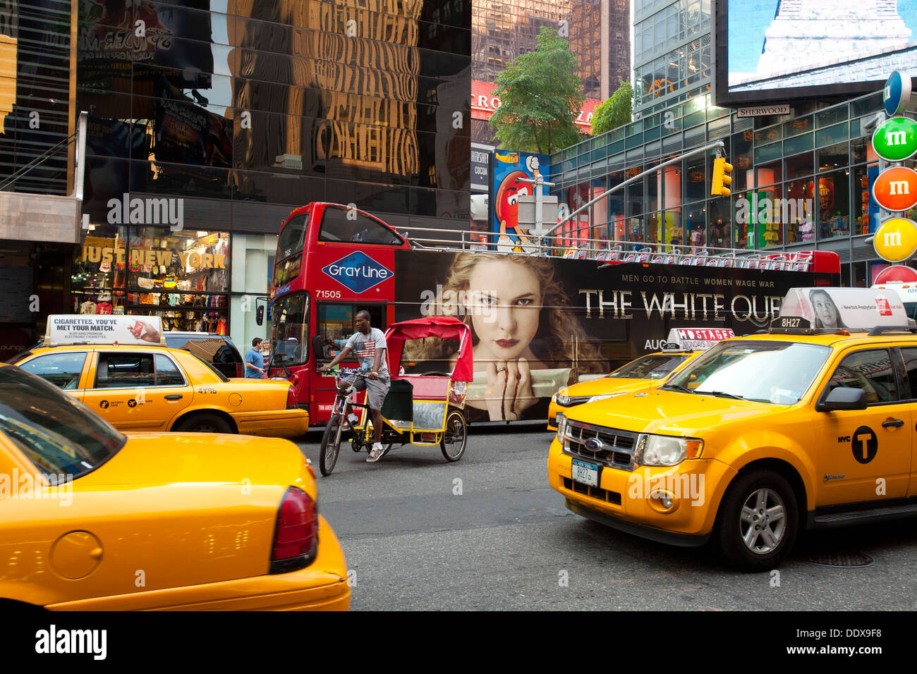 Rush hour, Mid-town, Manhattan, New York, United States of America ...
