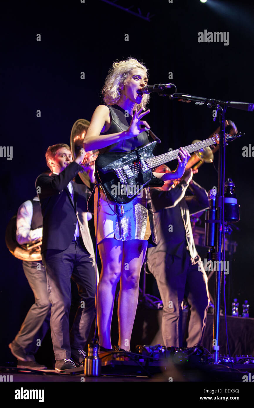St vincent singer hi-res stock photography and images - Alamy