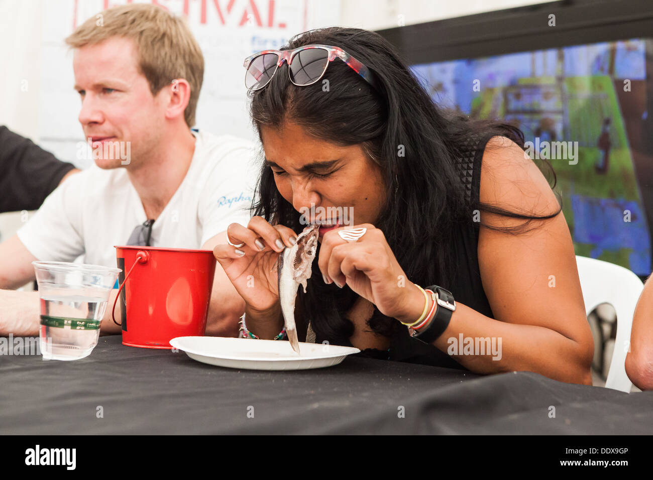 Extreme Food Challenge Kingston 2013, woman contestant forces down ...