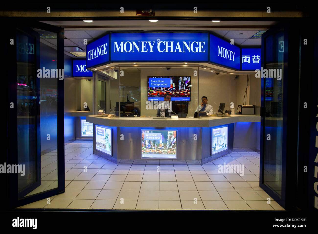 Changing money hi-res stock photography and images - Alamy