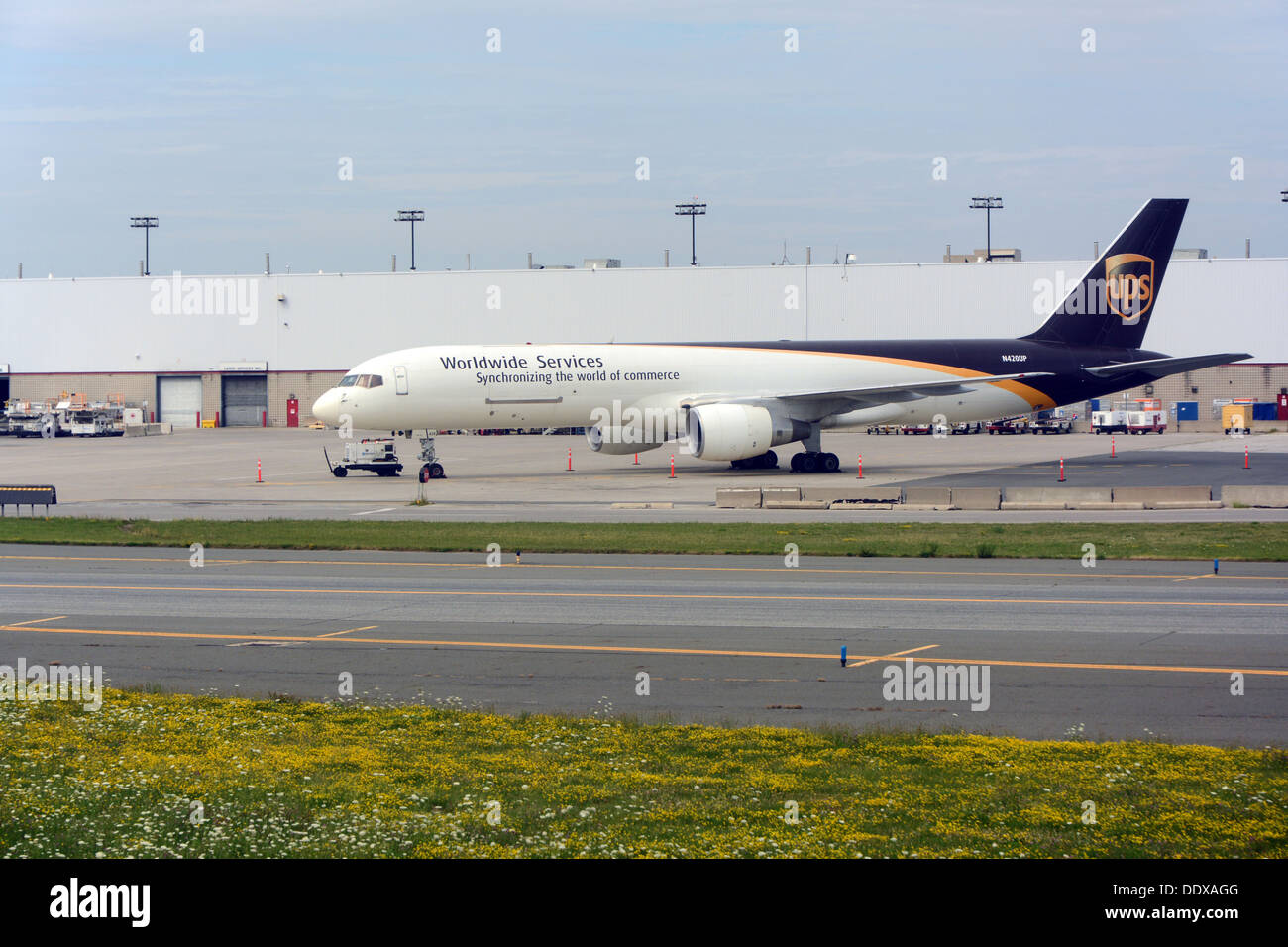Ups airplane hi-res stock photography and images - Alamy