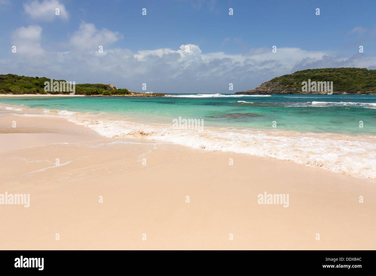 Half moon bay antigua hi-res stock photography and images - Alamy