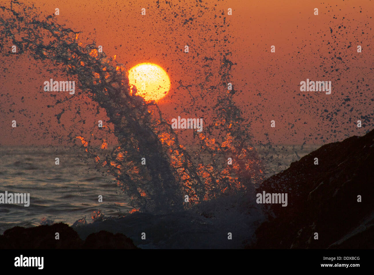 Wave sun hi-res stock photography and images - Alamy