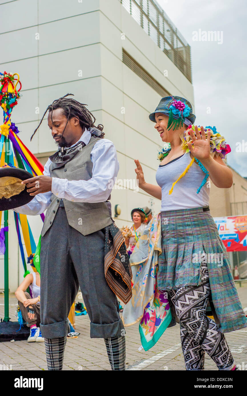 Traditional english dance hi-res stock photography and images - Alamy