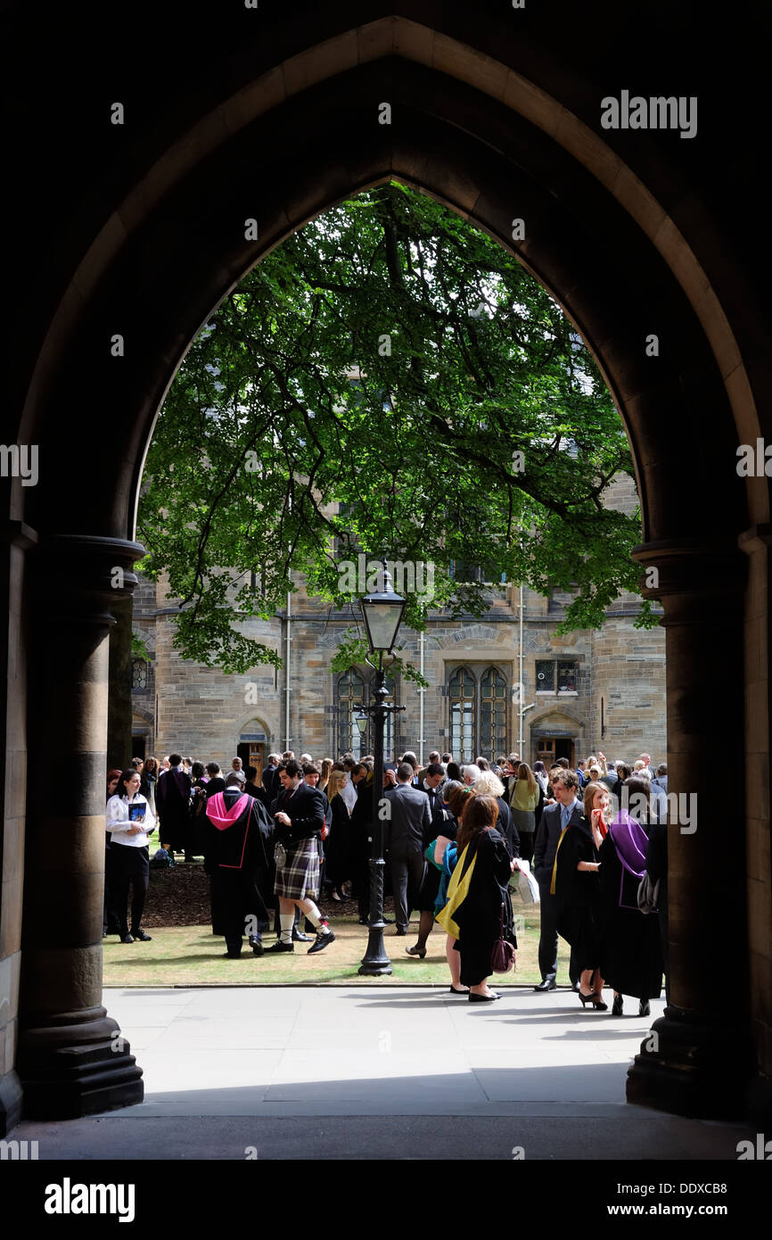 University of glasgow graduation hi-res stock photography and images ...